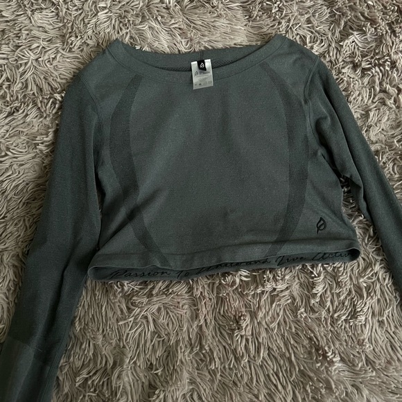 P'tula | Tops | Ptula Workout Long Sleeve Crop Top | Poshmark